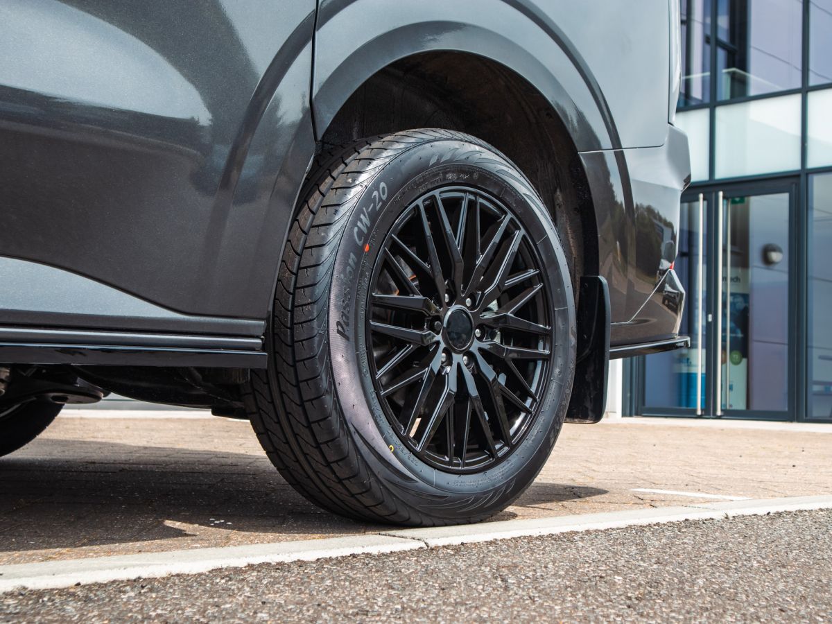 Ford Transit Custom 320 L1 136ps Low Roof Limited VORTEX EDITION VAN ...